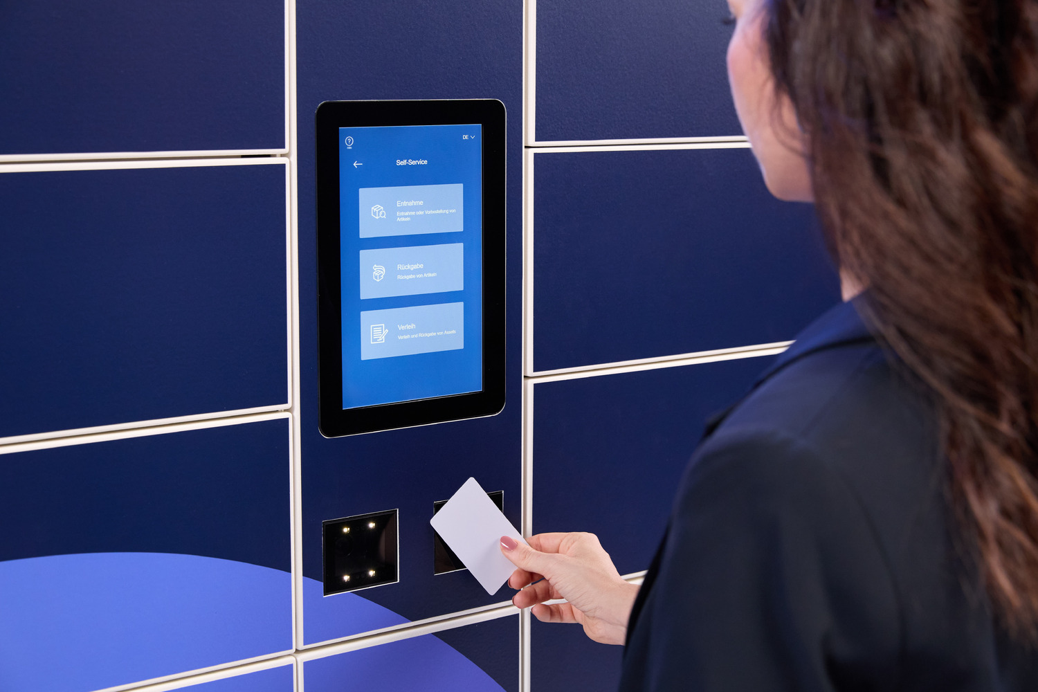 cora | The smart IT Vending Locker